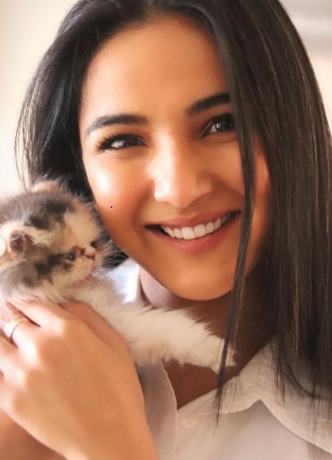 Jasmin Bhasin Shows Her Animal Love; Cuddles Her Pet In These Pics ...